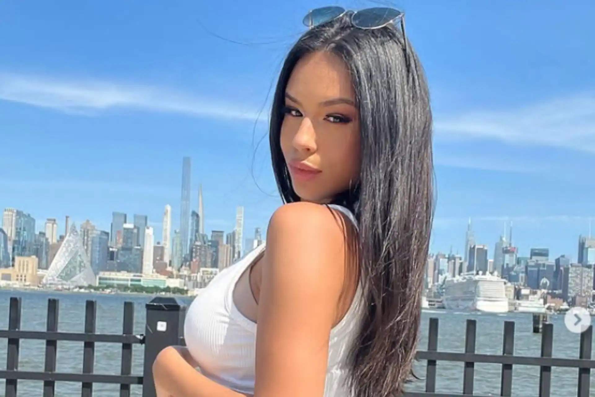 Autumn Falls Wiki, Age, Net Worth, Movies, Feet, Height & More