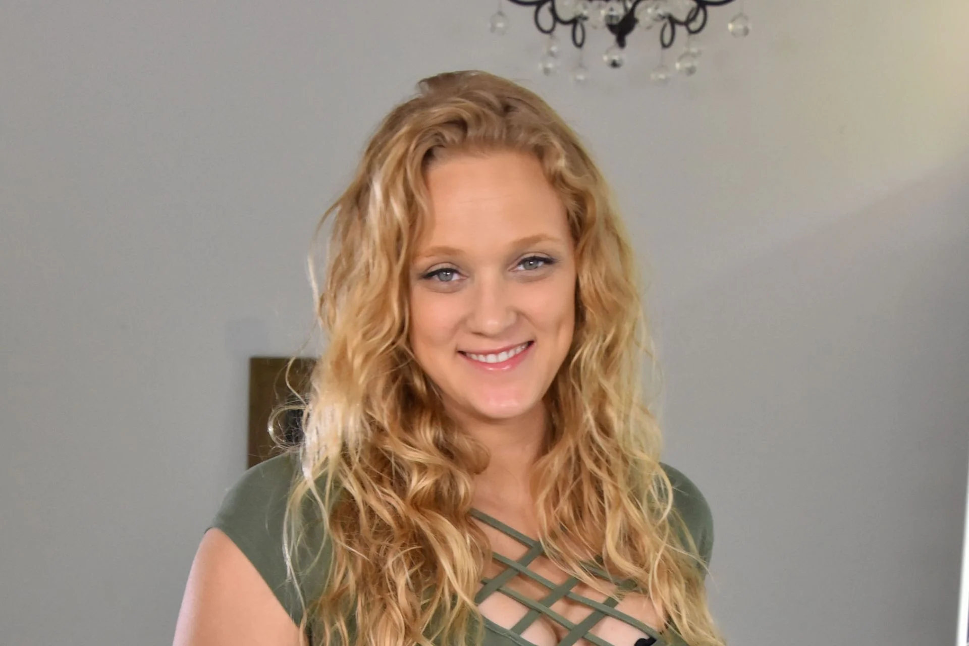 Mia Vallis Wiki, Age, Net Worth, Feet, Height, Family & More