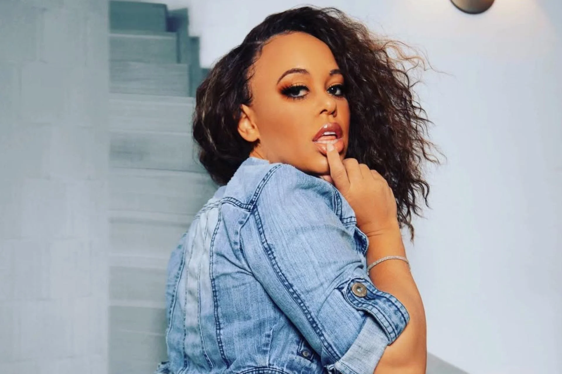 Mone Divine Wiki, Age, Net Worth, Bio, Height, Family & More